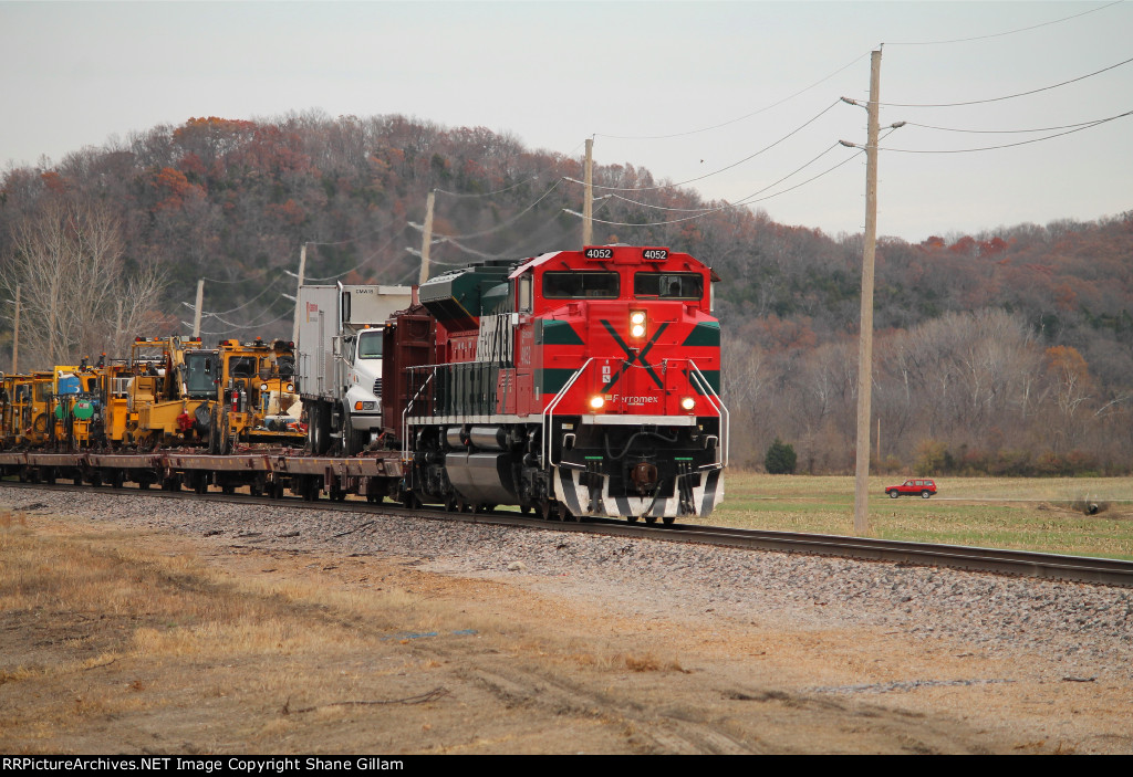 FXE 4052 Leads a WB BNSF Mow train.